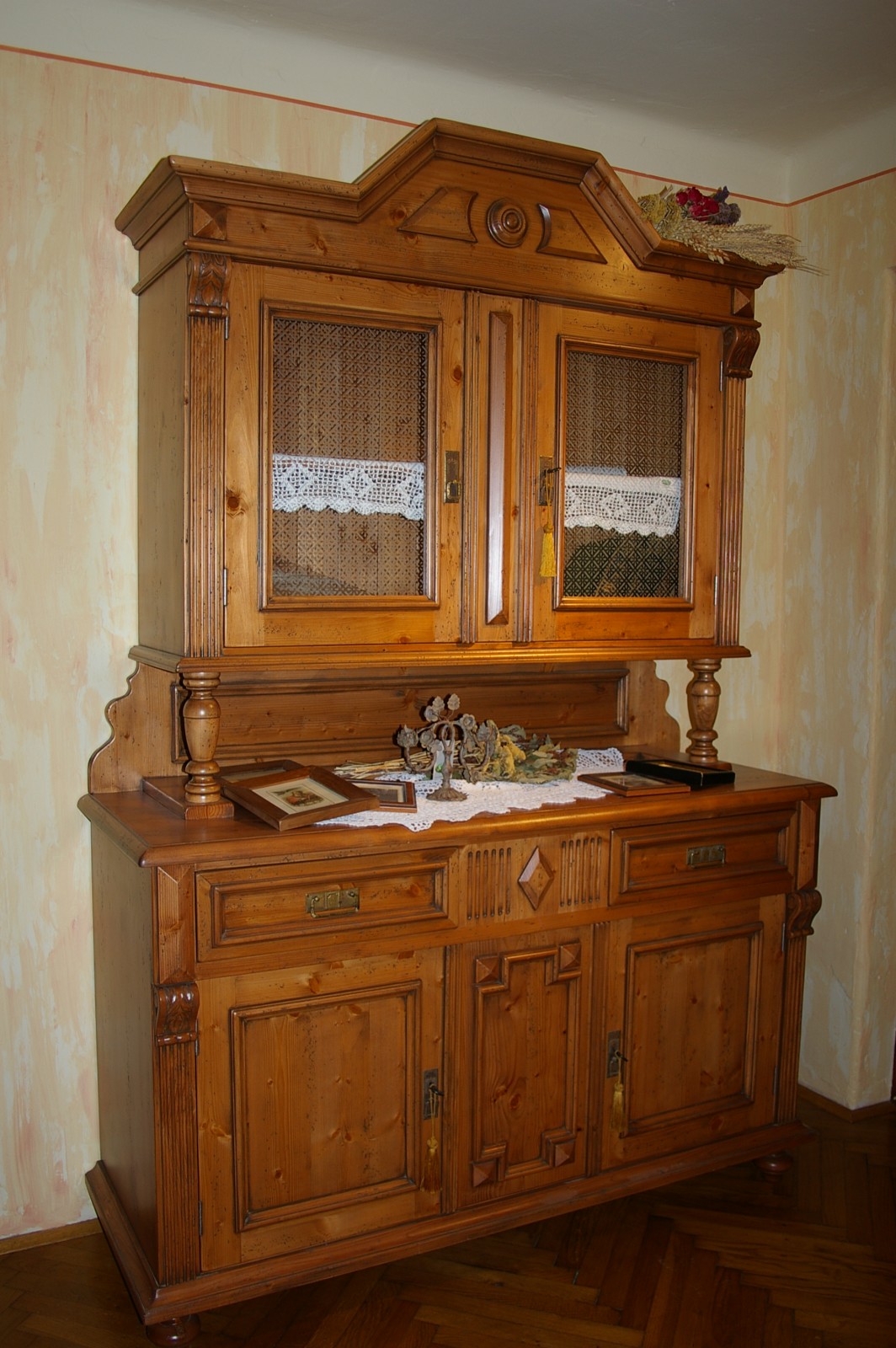 Masivne kredence - Svetlin InterierSvetlin Interier